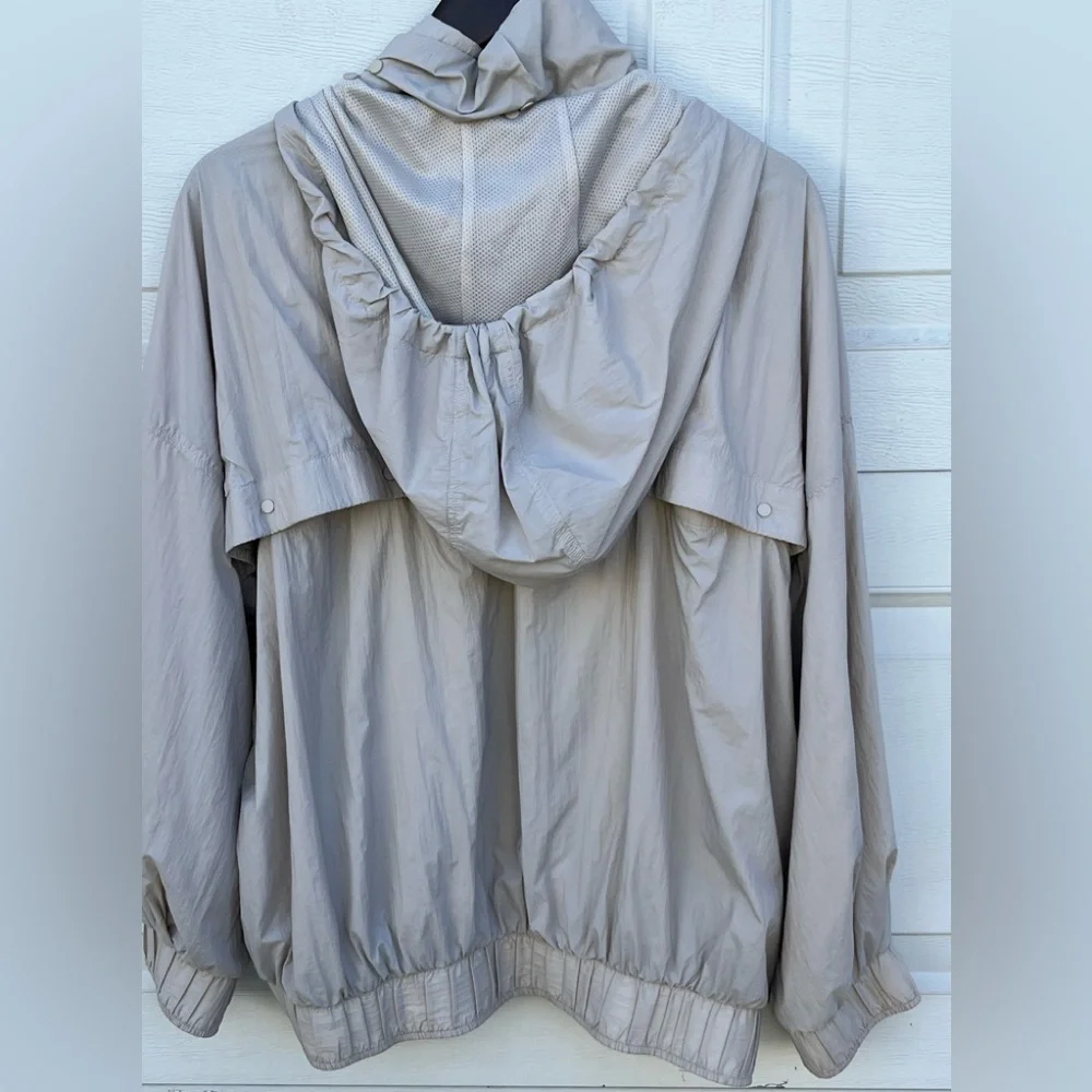 Athleta | Sweaters | Athleta Womens Gray Wind Breaker Long Puff Sleeves ...